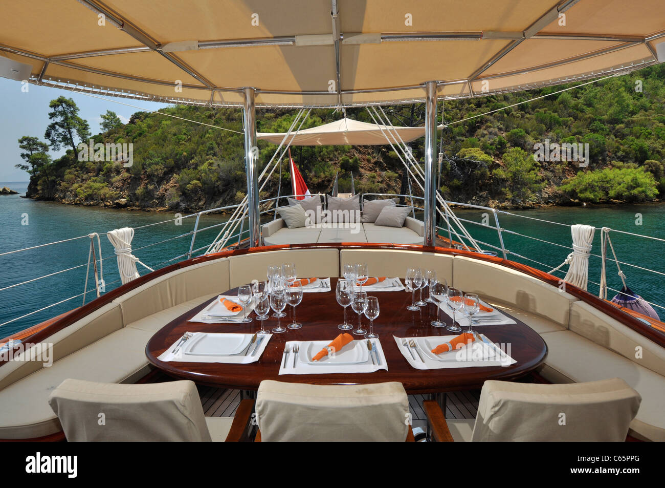 dinner table the deck of luxury sailboat Stock Photo - Alamy