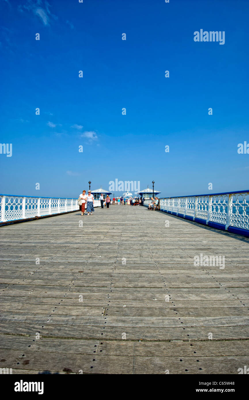 British pier side view hi-res stock photography and images - Alamy