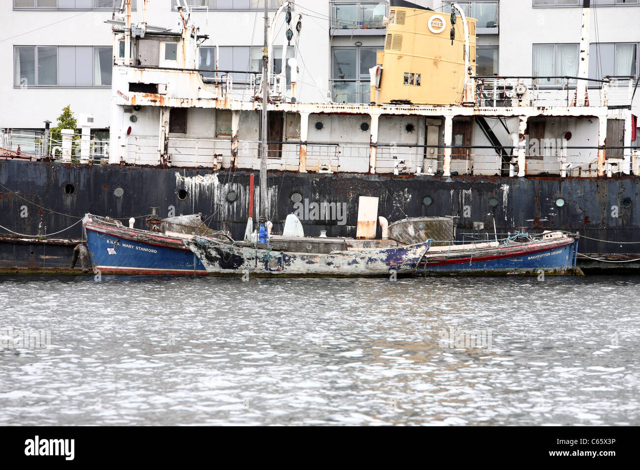 Ships lifeboat hi-res stock photography and images - Alamy