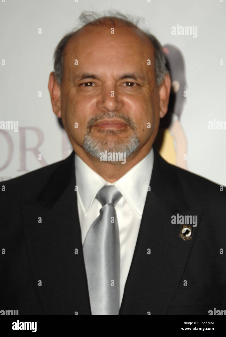 Enrique Castillo at arrivals for PADRES Contra El Cancer's 2010 EL ...