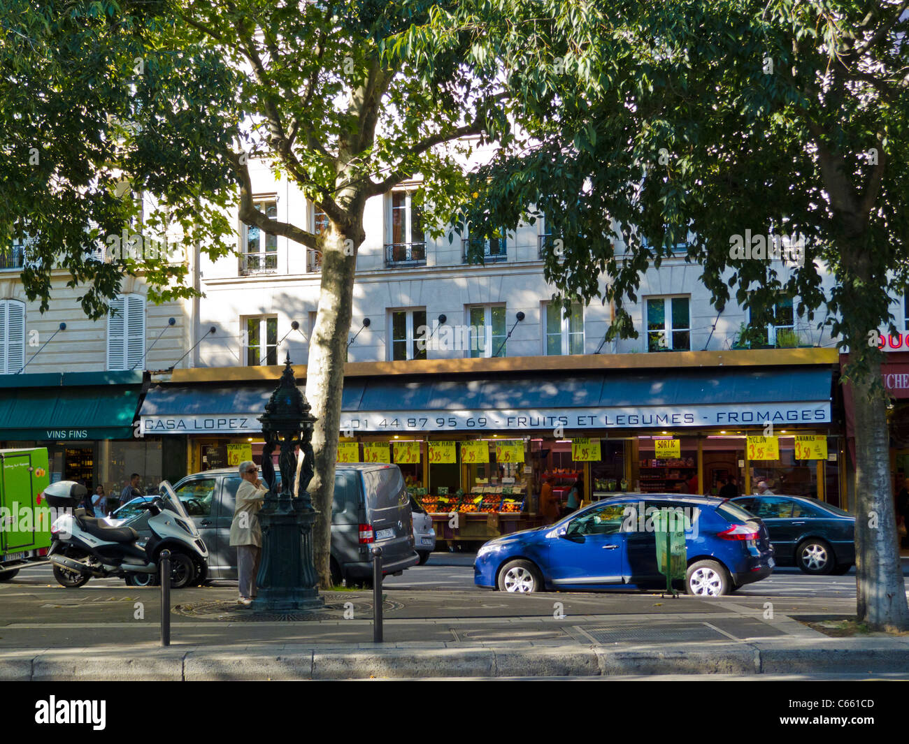 Shop lined street in paris hi-res stock photography and images - Alamy