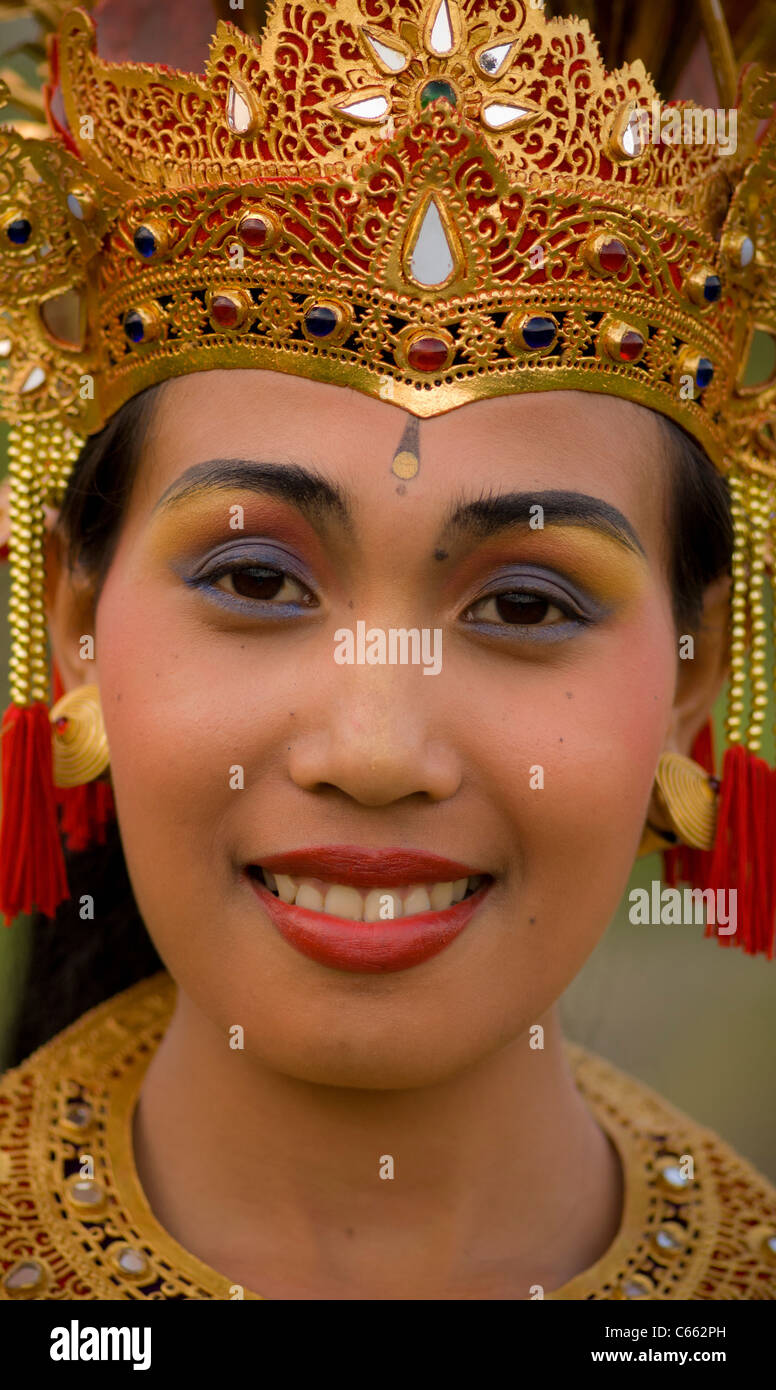 Head shot of a female traditional Balinese Dancer Stock Photo - Alamy