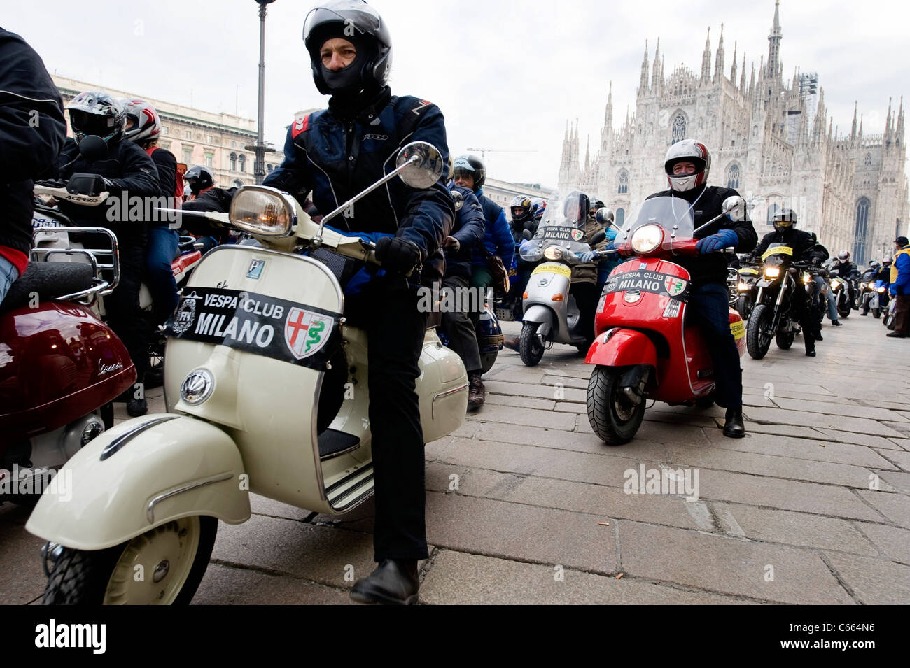 Vespa milan hi-res stock photography and images - Alamy