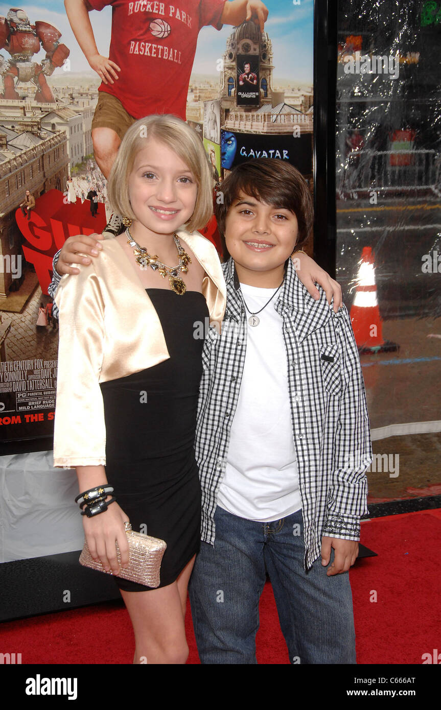 Madison Leisle, Parker Contreras at arrivals for GULLIVER'S TRAVELS ...