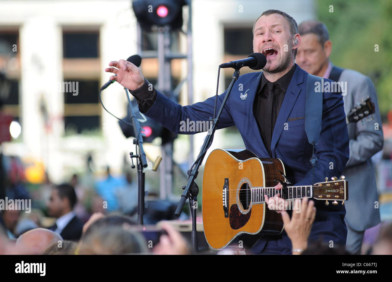 David Gray on stage for CBS The Early Show Concert with DAVID GRAY ...