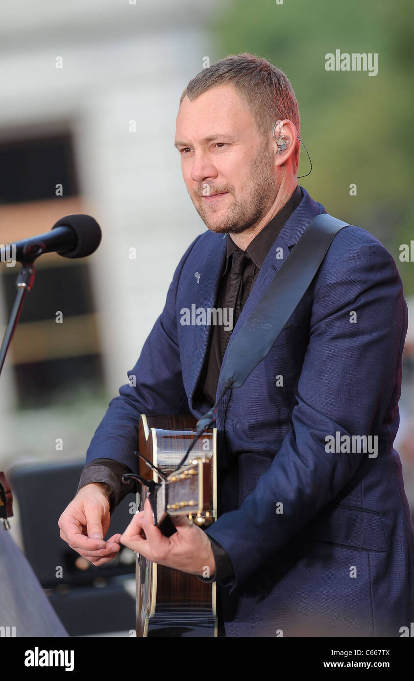 David Gray on stage for CBS The Early Show Concert with DAVID GRAY ...
