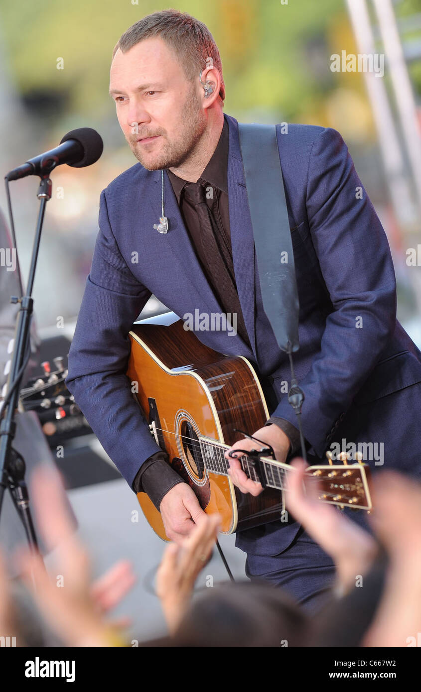 David Gray on stage for CBS The Early Show Concert with DAVID GRAY ...