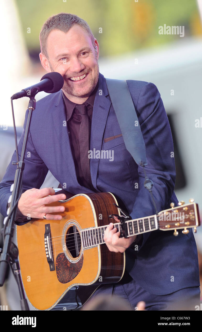 David Gray on stage for CBS The Early Show Concert with DAVID GRAY ...