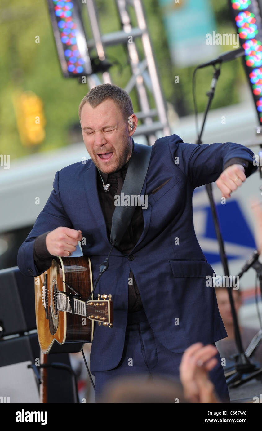 David Gray on stage for CBS The Early Show Concert with DAVID GRAY ...