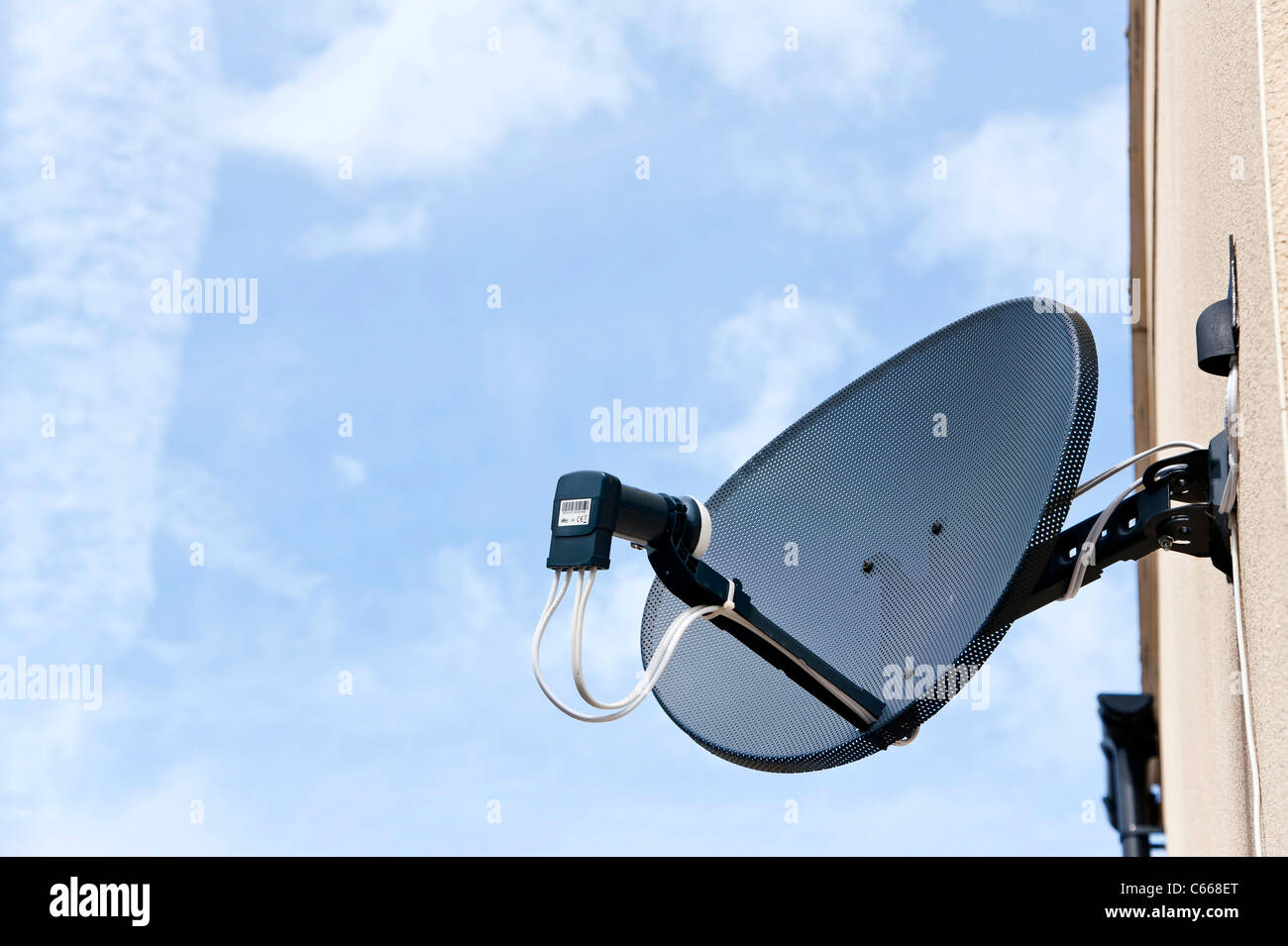 Satellite reception hi-res stock photography and images - Alamy