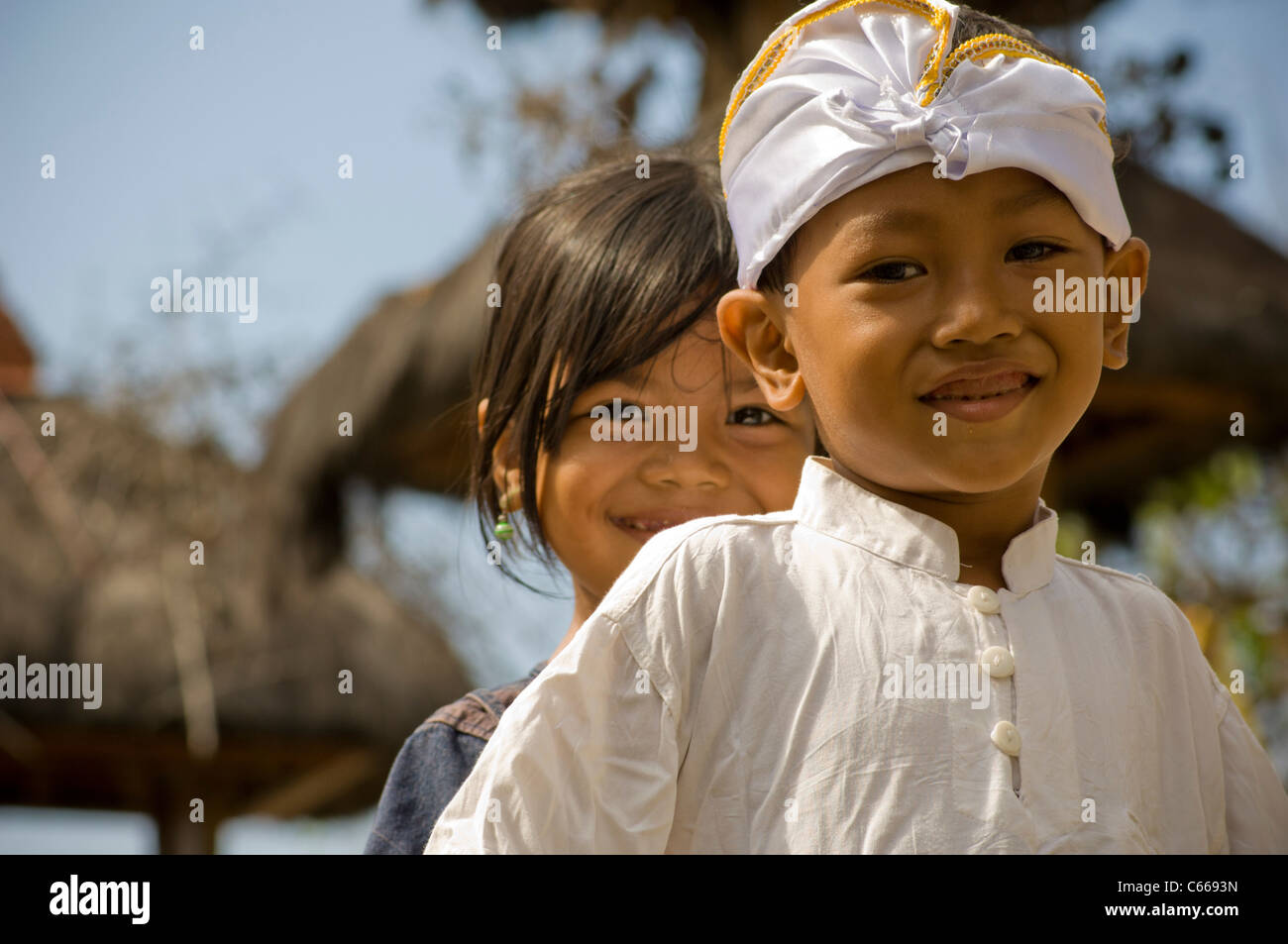 Balinese children smiling hi-res stock photography and images - Alamy