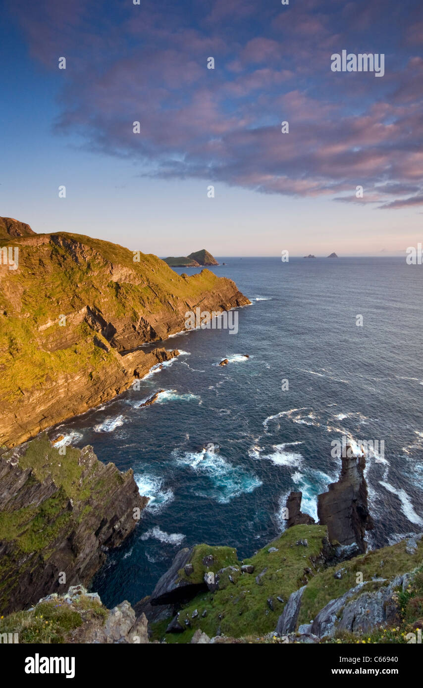 Distant view of the skelligs hi-res stock photography and images - Alamy