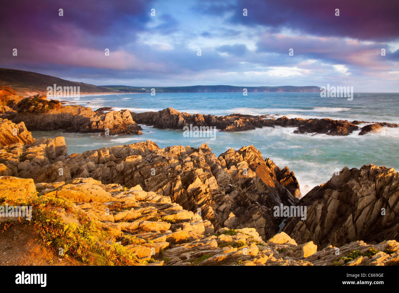 Rocks and lighting hi-res stock photography and images - Alamy