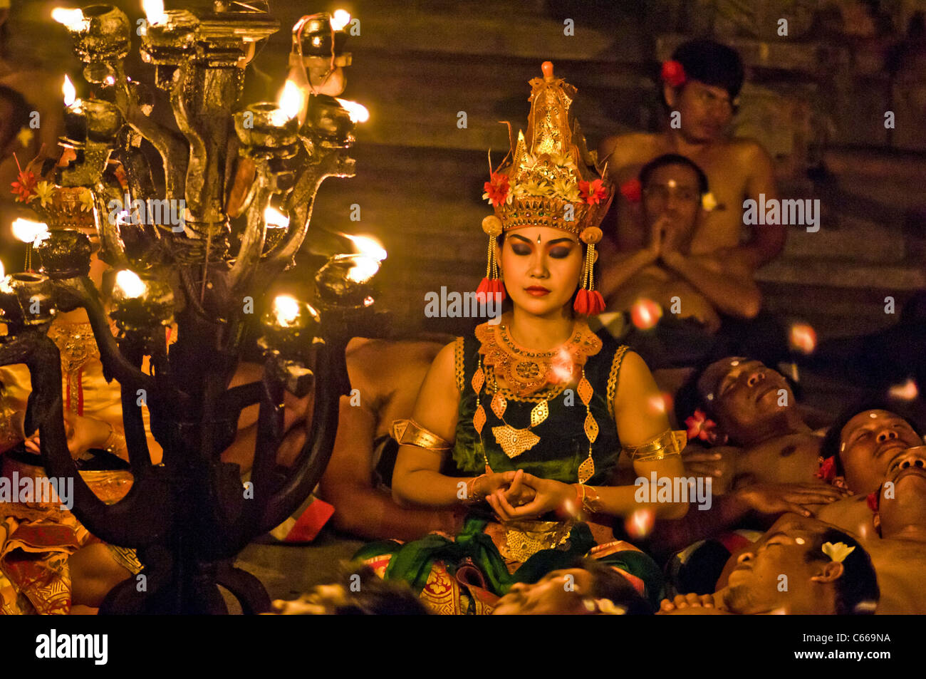 Balinese dancer performing Fire dance Stock Photo - Alamy