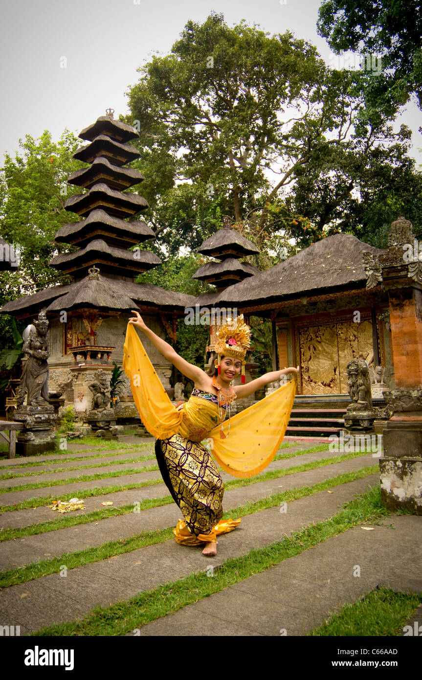 Hindu dancing hi-res stock photography and images - Alamy