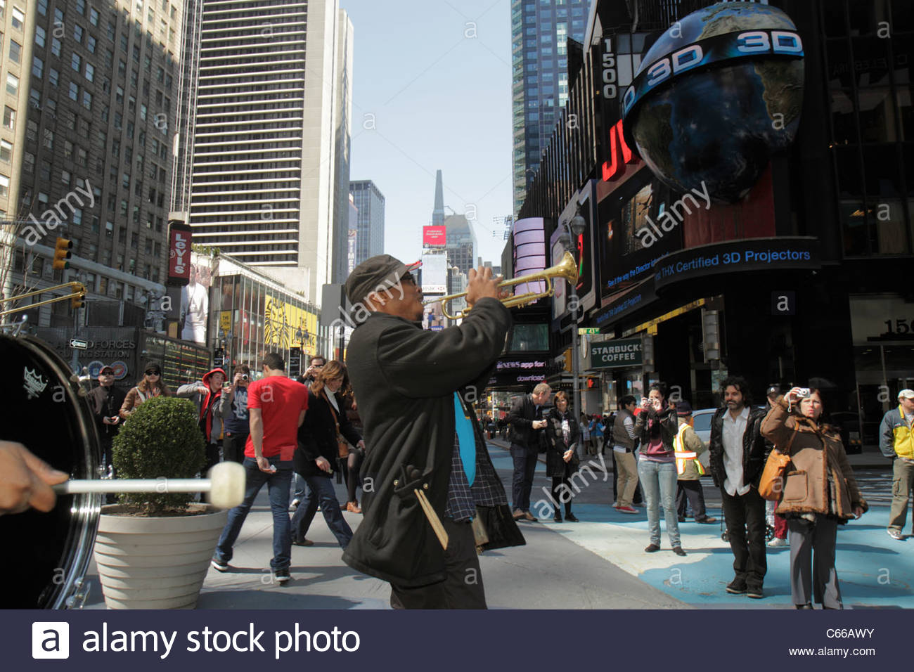 Street Performer In Times Square Stock Photos & Street Performer In ...