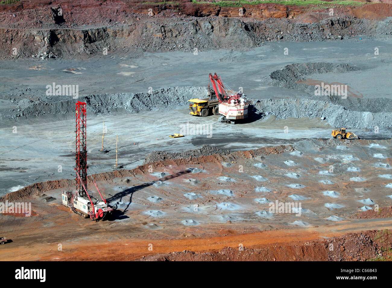 Hull Rust – Mahoning Open Pit Iron Mine, Haul and blast pattern ...