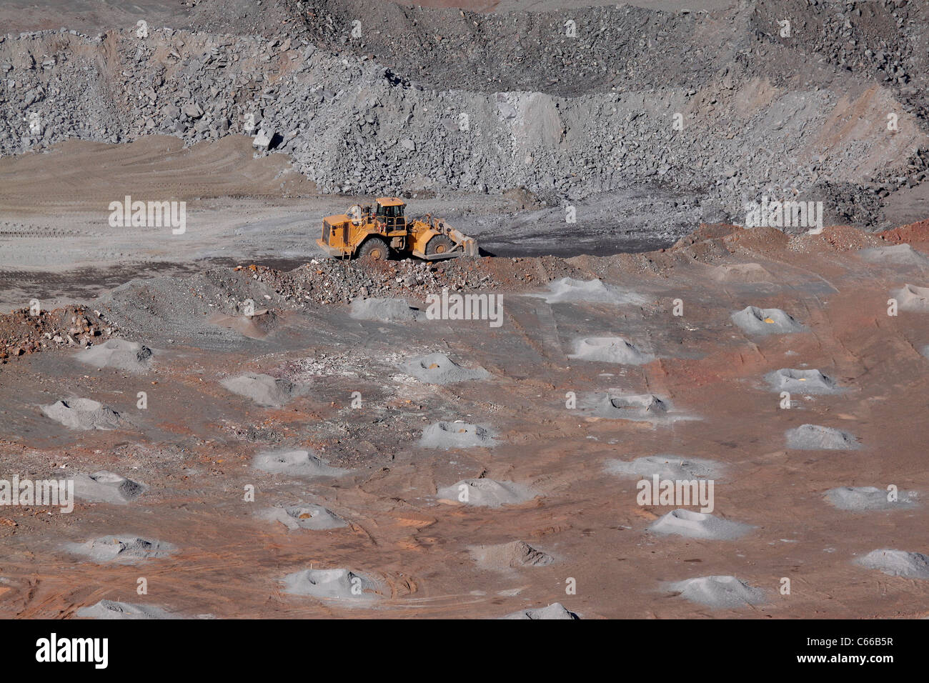 Hull–Rust–Mahoning Open Pit Iron Mine, blast holes with gigantic ...
