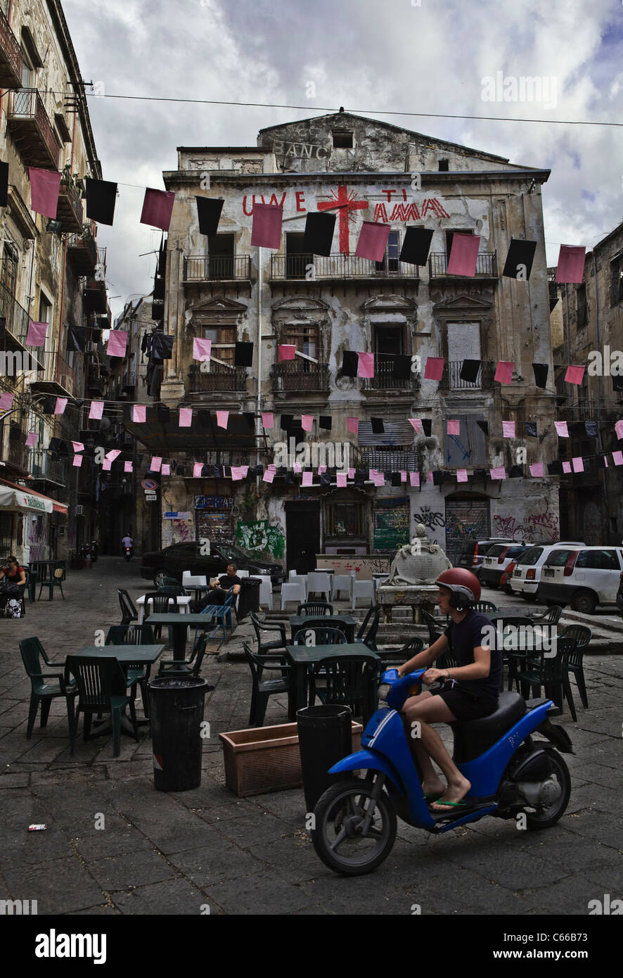 Old and dirty front of buildings in a poor district of Palermo (La ...