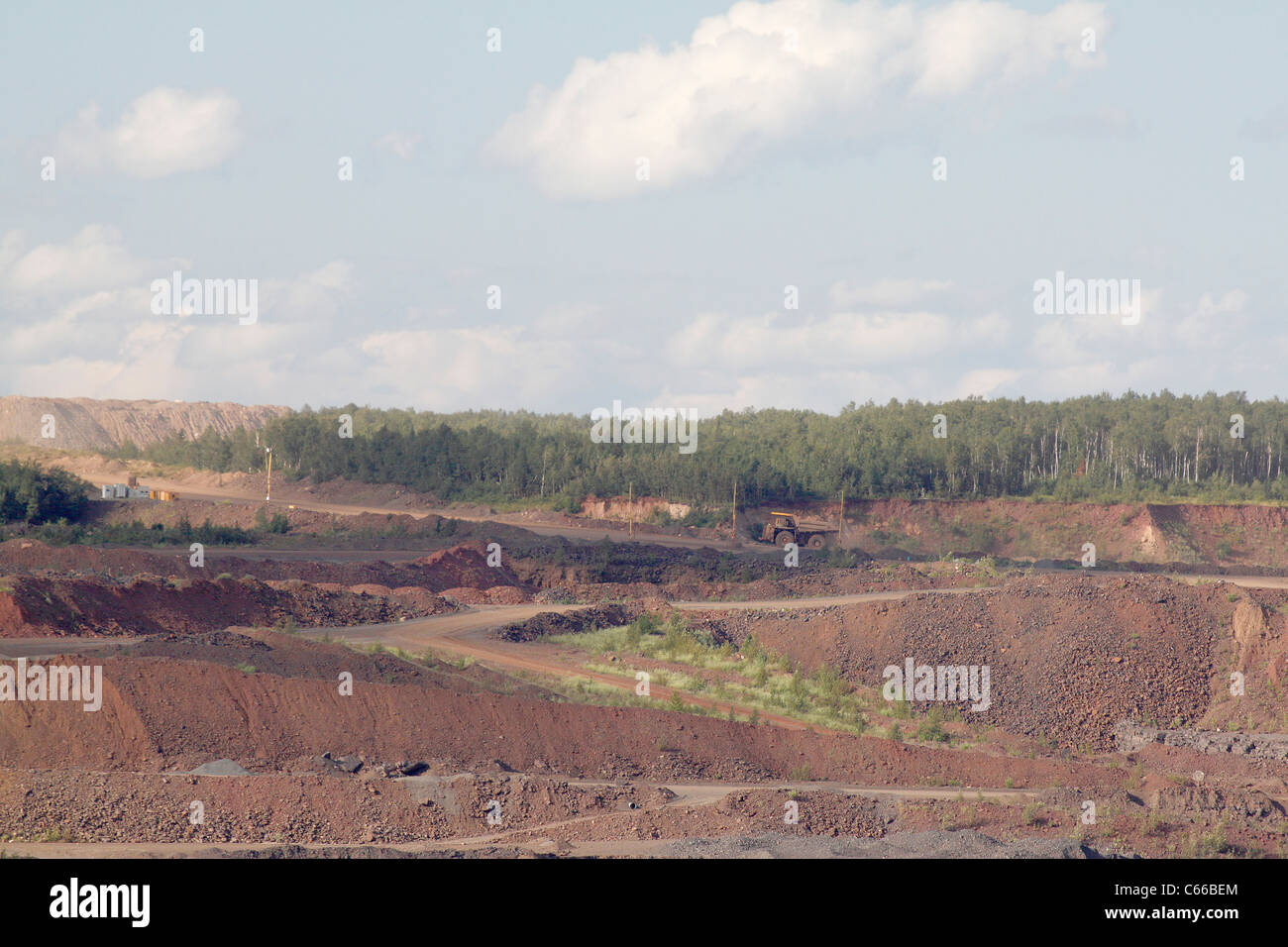 Hull–Rust–Mahoning Open Pit Iron Mine, workings in upper portion of pit ...
