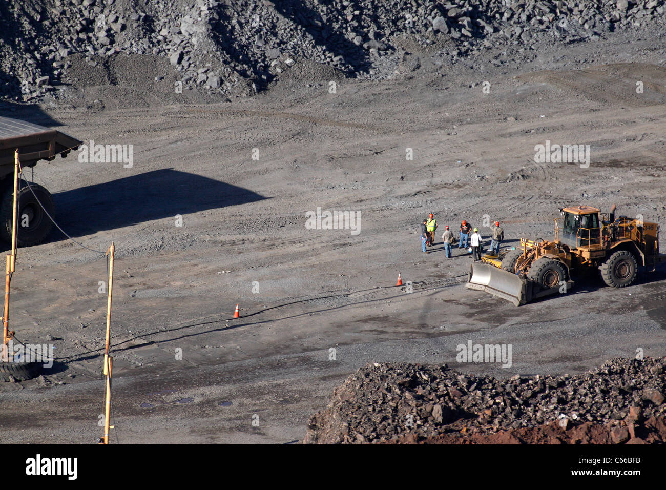 Hull–Rust–Mahoning Open Pit Iron Mine, workers converse during shift ...