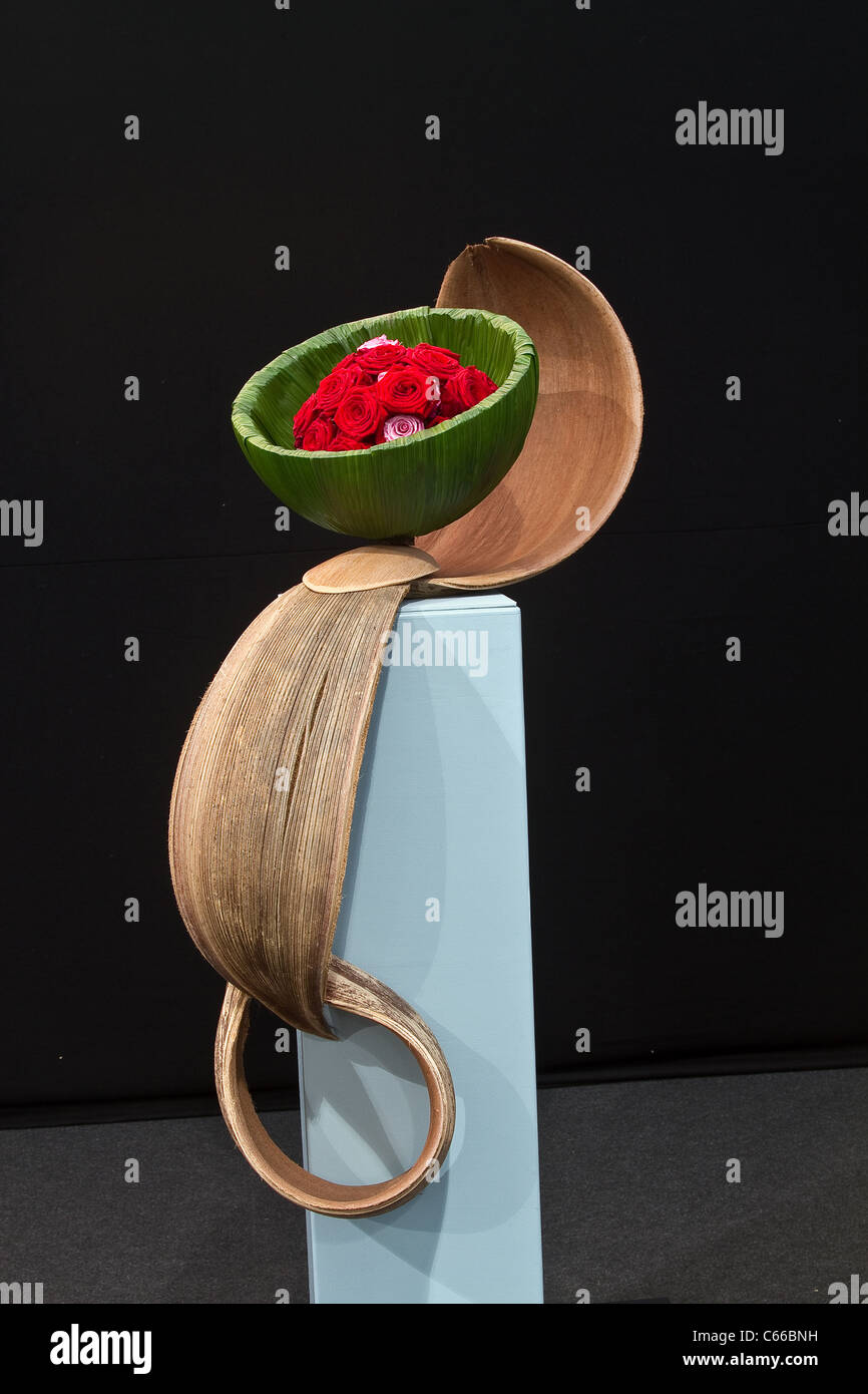 Contemporary Floral Art, plant, minimal plants design, Rikka style ...