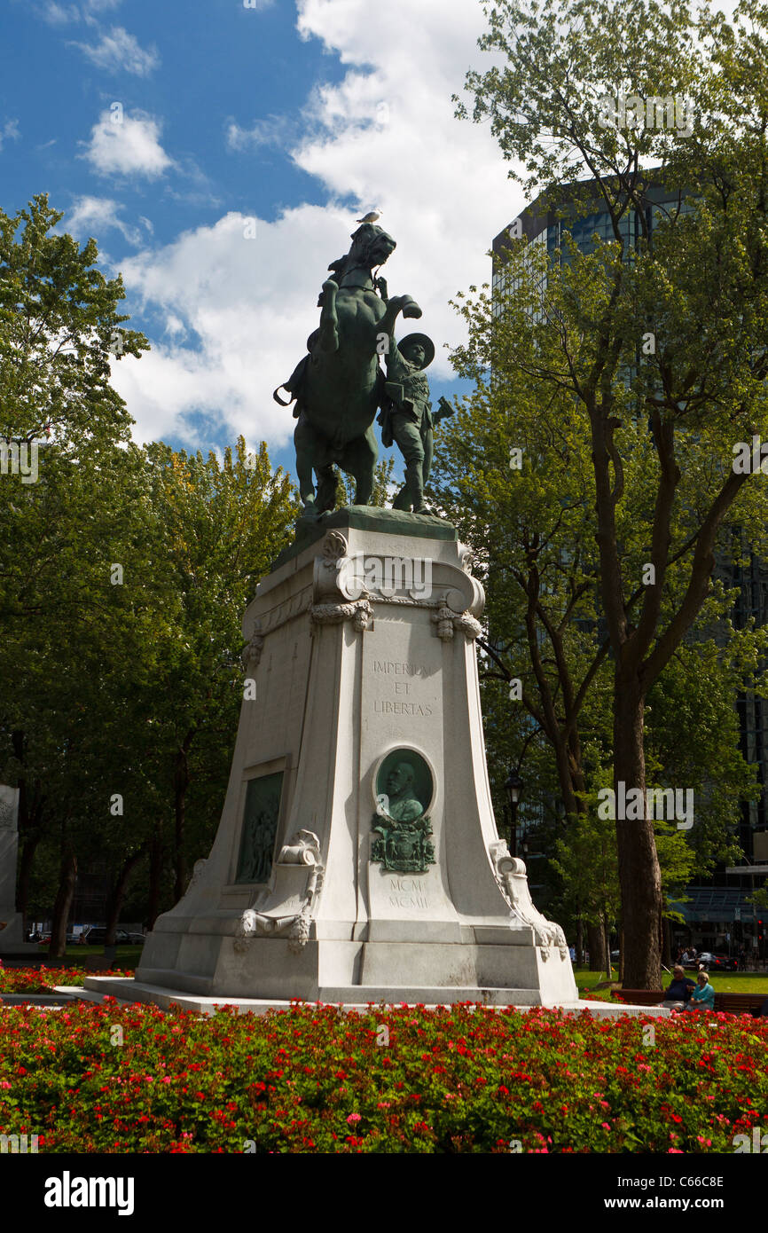 Statue commemorating the Canadian Mounted Rifles who fought in the ...