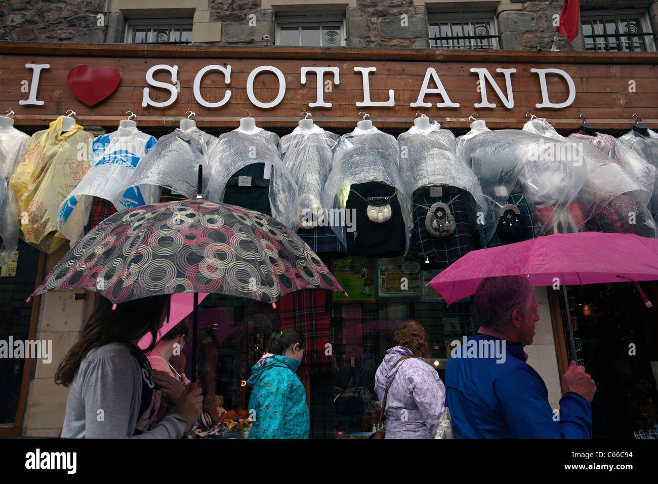 Scotland tartan shop hi-res stock photography and images - Alamy