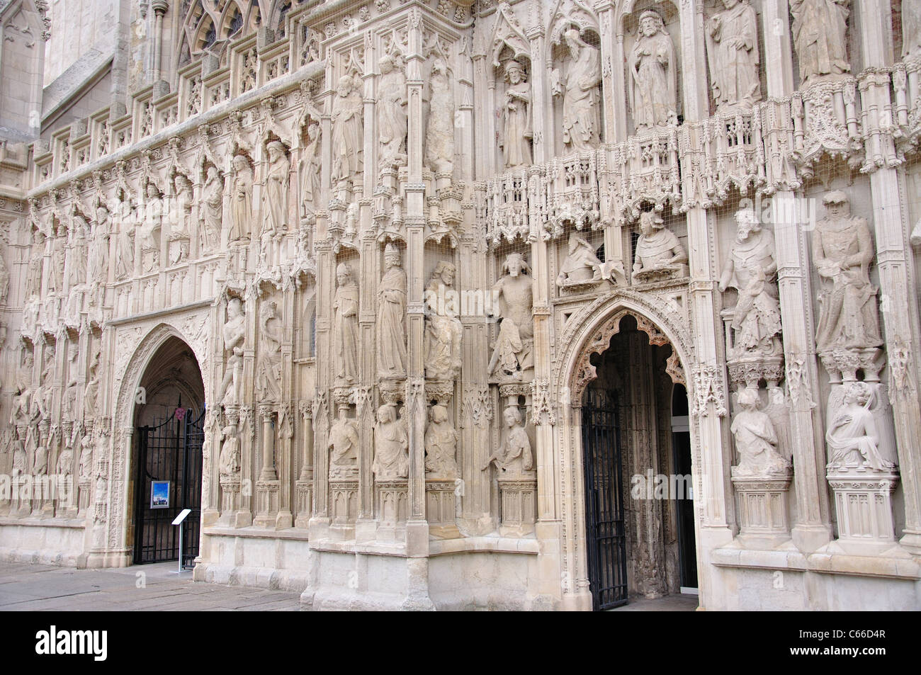 Exeter cathedral exterior hi-res stock photography and images - Alamy