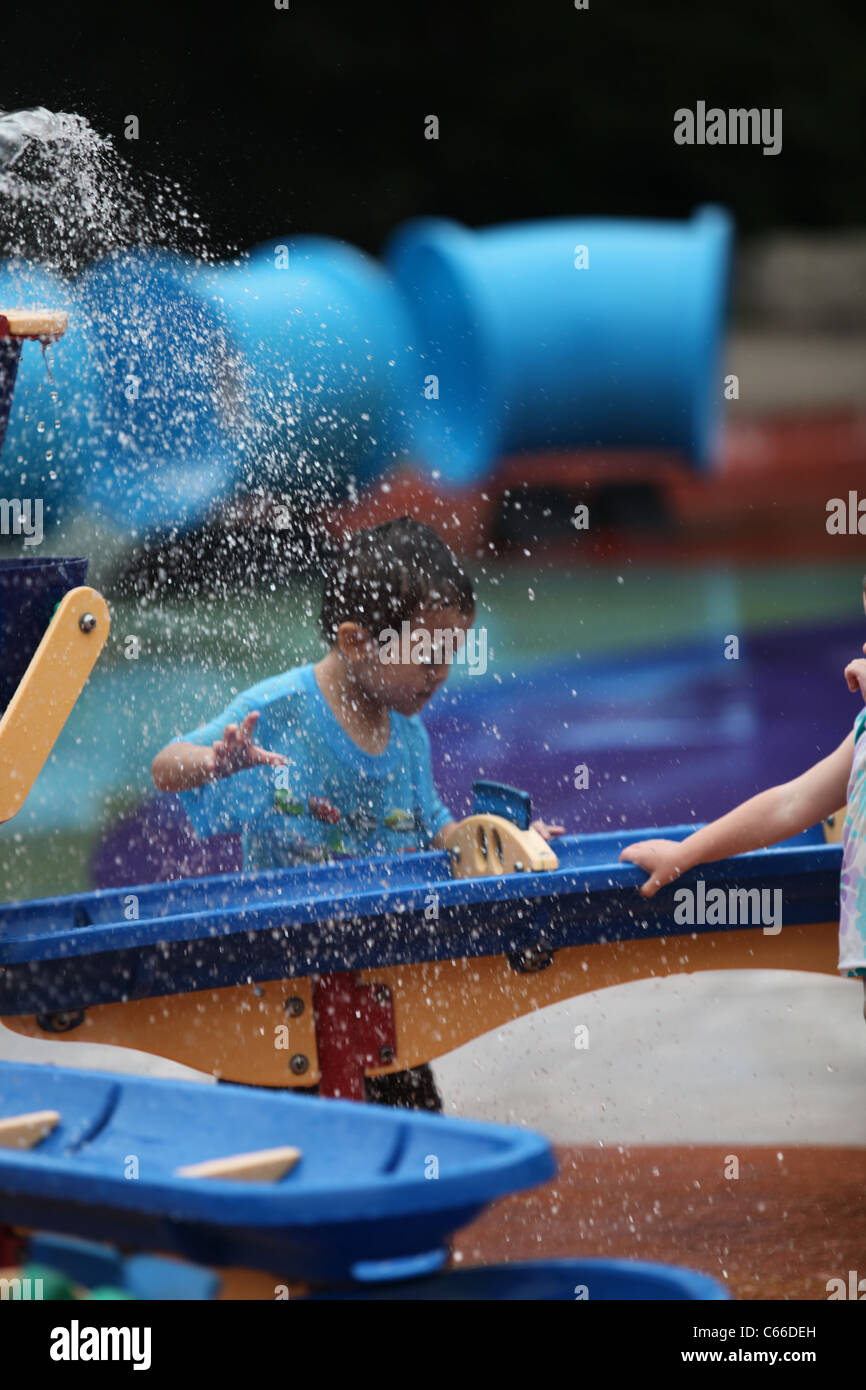 Boy at waterpark hi-res stock photography and images - Alamy