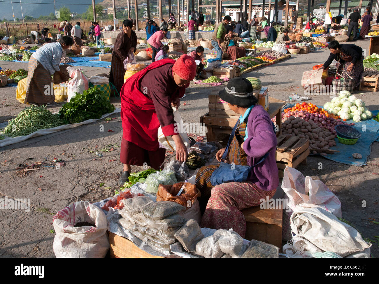 Bhutan market hi-res stock photography and images - Alamy