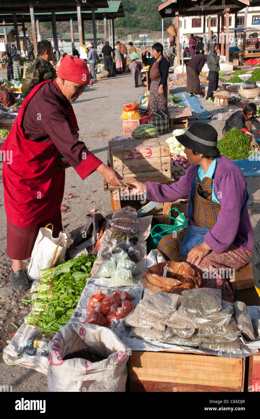 Weekly Sunday food market. paro. Bhutan Stock Photo - Alamy