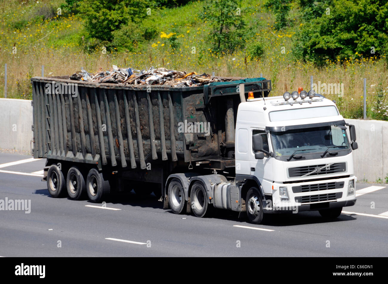Recycling scrap metal waste management via articulated trailer bin ...