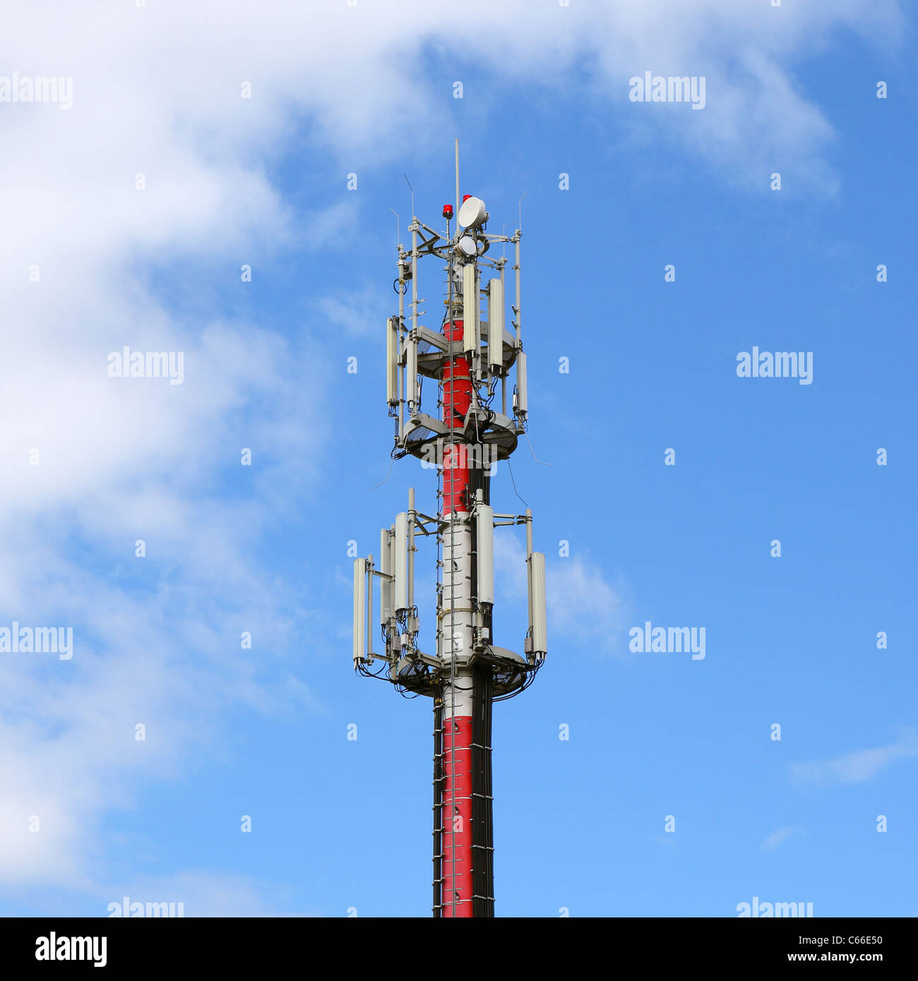 Antenna receiver on cell tower hi-res stock photography and images - Alamy