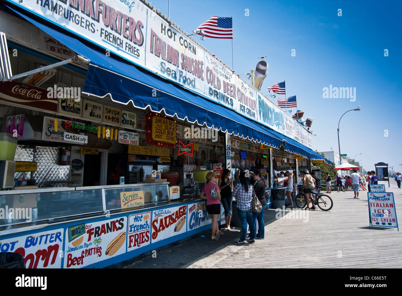 Summer boardwalk hi-res stock photography and images - Alamy