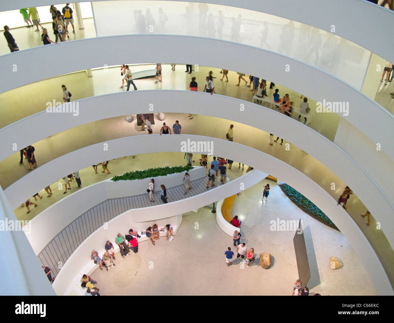Tourists spiral ramp museum hi-res stock photography and images - Alamy