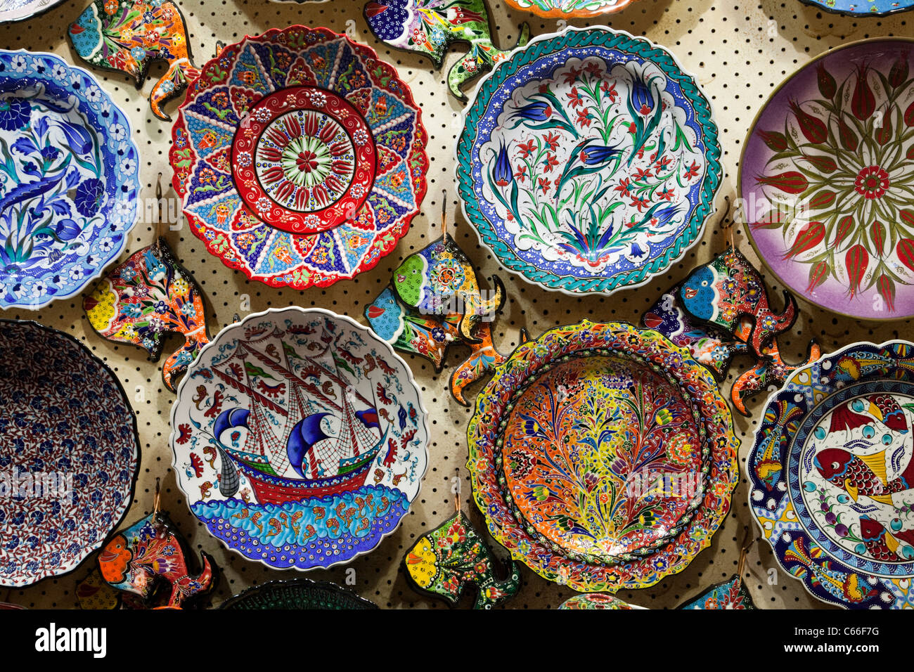 Turkey, Istanbul, Sultanahmet, Grand Bazaar, Ceramic Crockery Shop ...