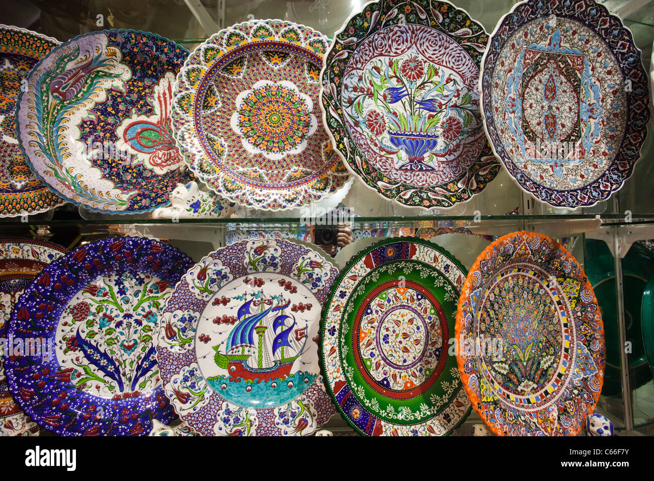 Turkey, Istanbul, Sultanahmet, Grand Bazaar, Ceramic Crockery Shop ...