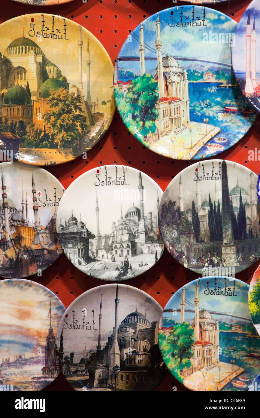 Plates crockery souvenir souvenirs hi-res stock photography and images ...