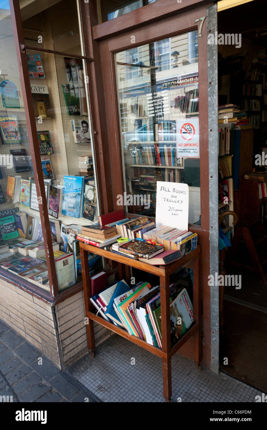 Small bookshop hi-res stock photography and images - Alamy