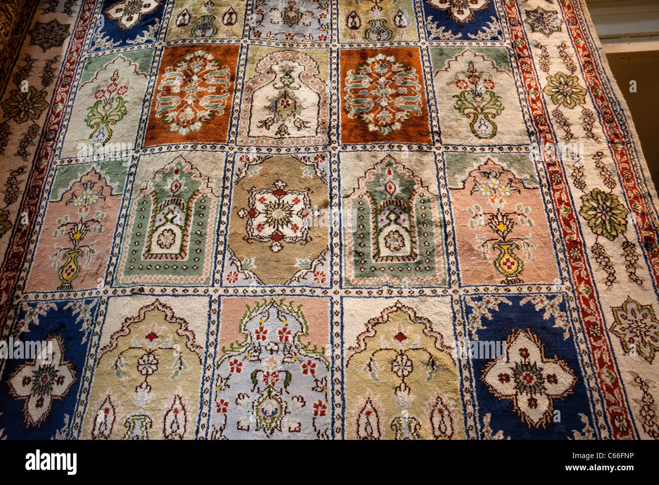 Sultanahmet istanbul turkey carpet carpets hi-res stock photography and ...