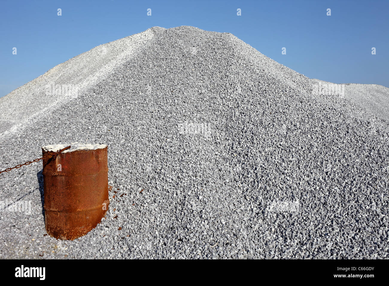 Large pile crushed gravel hi-res stock photography and images - Alamy