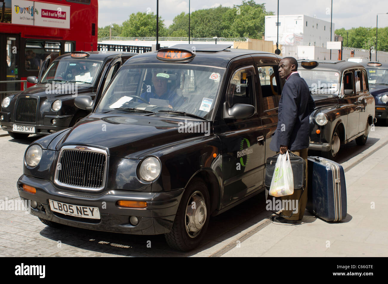 Hackney carriage cab hi-res stock photography and images - Alamy