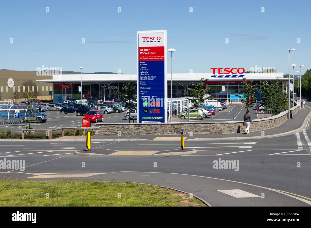 Tesco new store hi-res stock photography and images - Alamy