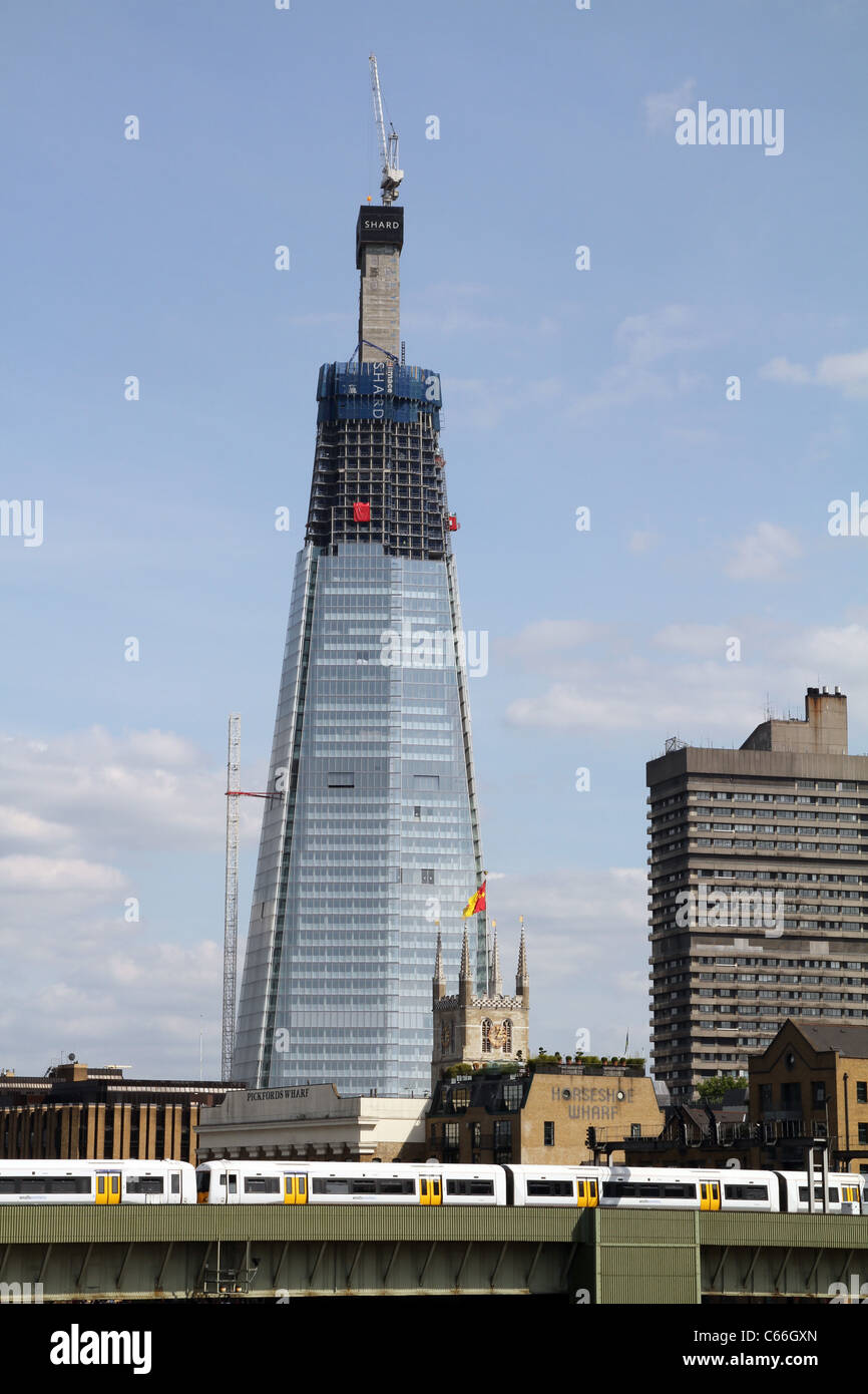 VIEW OF SHARD TOWER UNDER CONSTRUCTION,THE TALLEST BUILDING IN THE UK ...