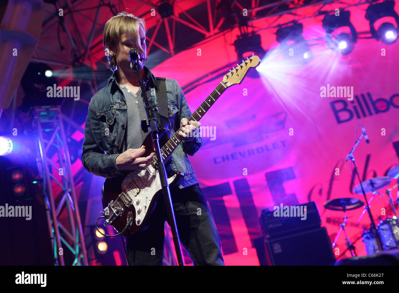 Ben Collins, Lightning Love in attendance for Billboard's Cruze-ing to ...