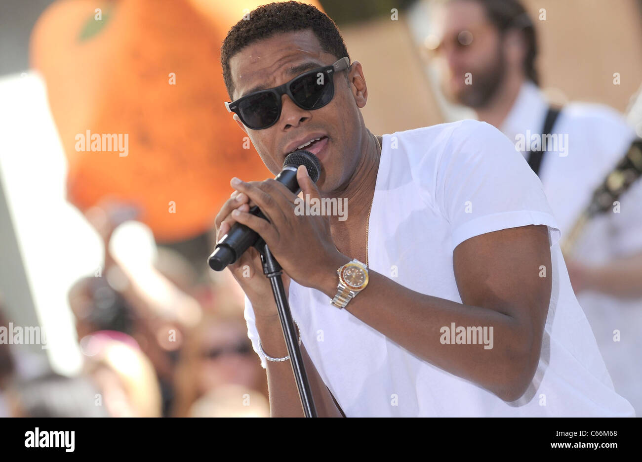 Nbc today show concert with maxwell hi-res stock photography and images ...