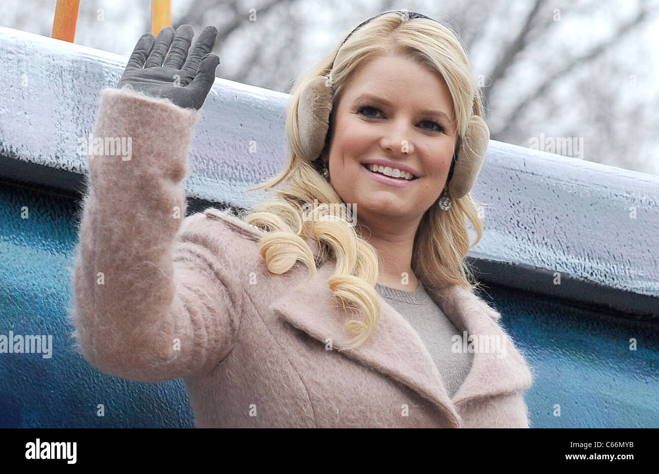 Waving jessica simpson hi-res stock photography and images - Alamy