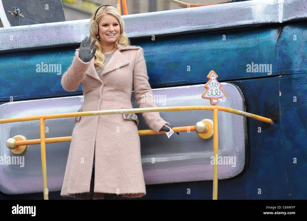 Waving jessica simpson hi-res stock photography and images - Alamy