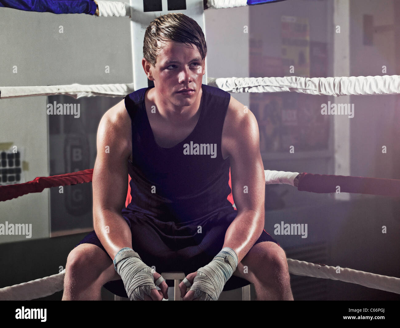 Boxer in corner hi-res stock photography and images - Alamy